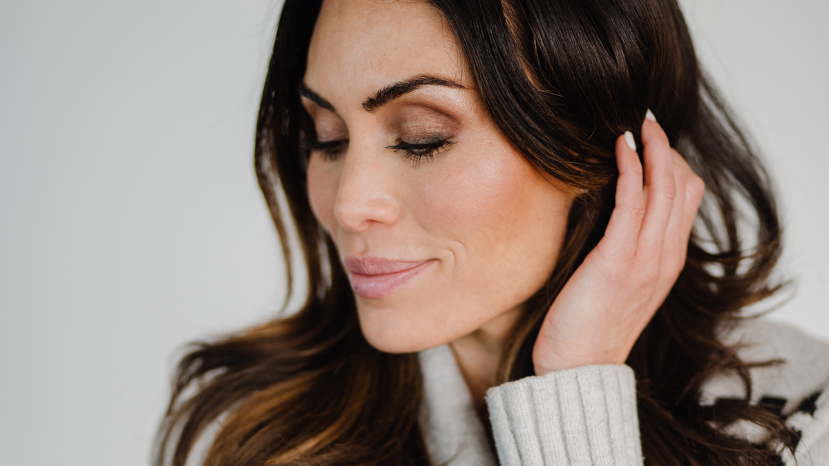 4 Quick Makeup Tips to Highlight Your Eyes | Maxey Cosmetics